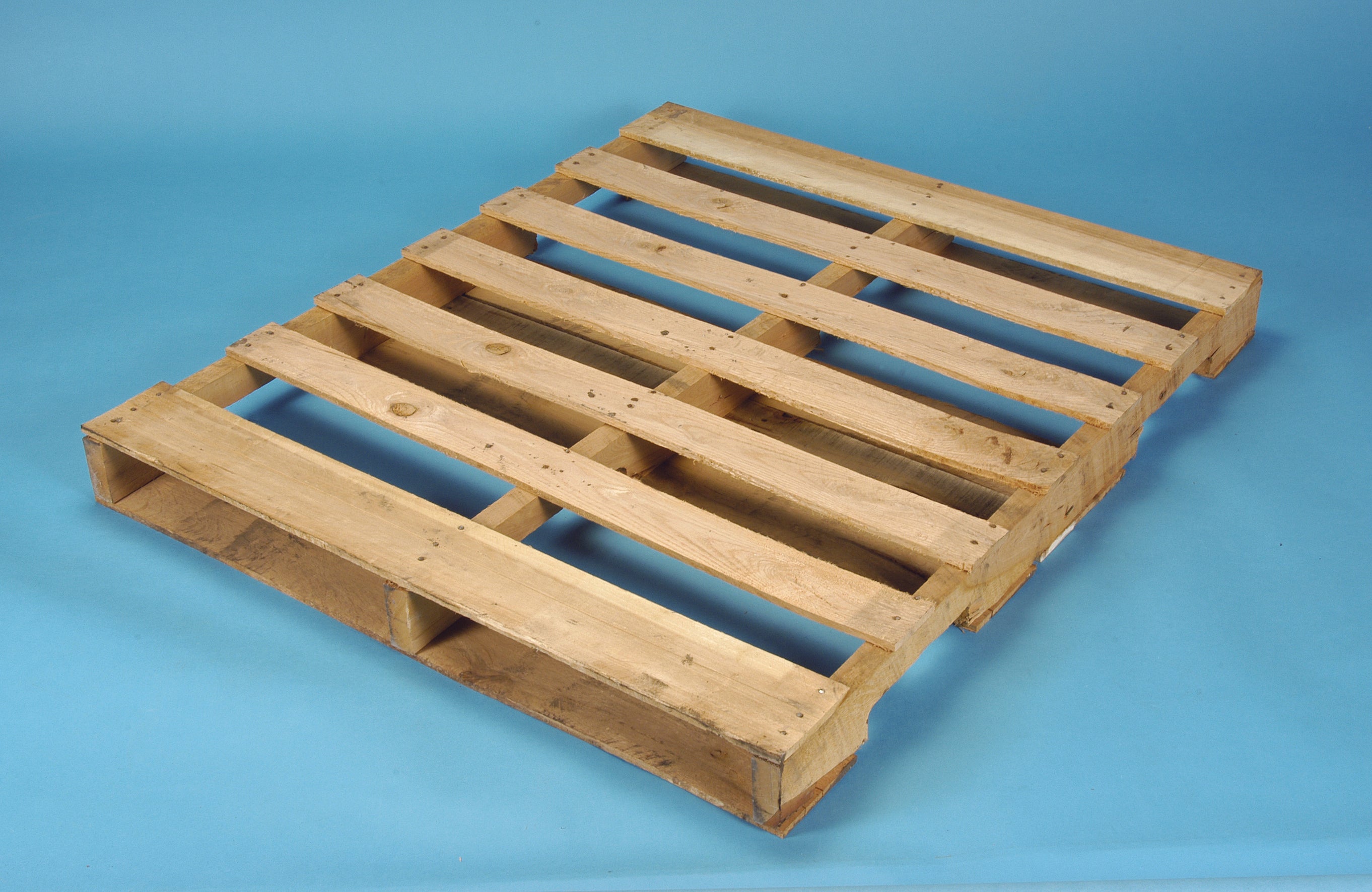 Hardwood Pallets – Frontier Paper & Packaging